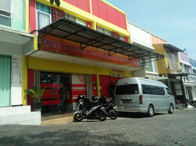 Pringgondani Guest House @ Pandanaran Hills Semarang, Semarang - Cheap ...