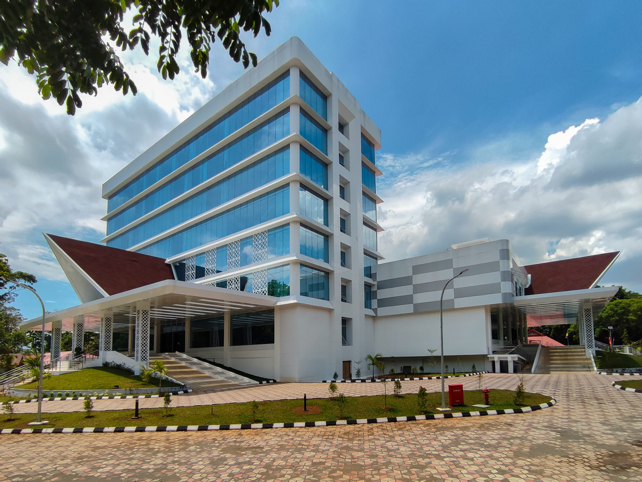 Unhas Hotel and Convention Harga Promo 2023 - tiket.com