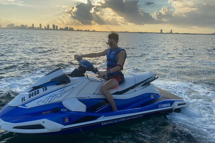 Jet Ski 90 Min Ride in Key West Diskon 50% Harga Tiket Masuk