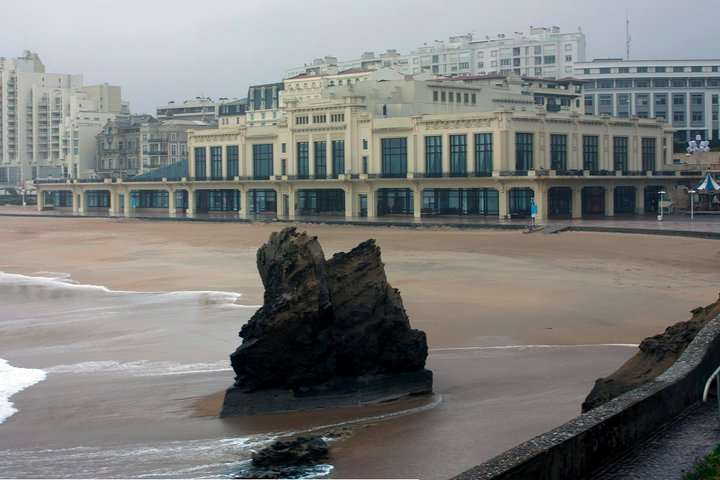 Private 3-hour Walking Tour of Biarritz with official tour guide Promo ...