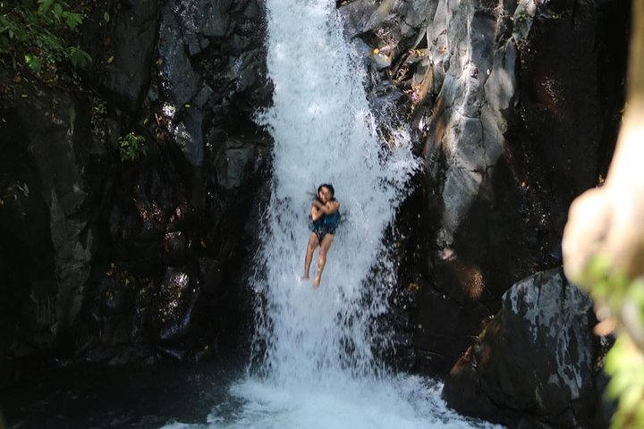 Private Aling Aling Waterfalls Trekking Tour Diskon 50% Paket Tur