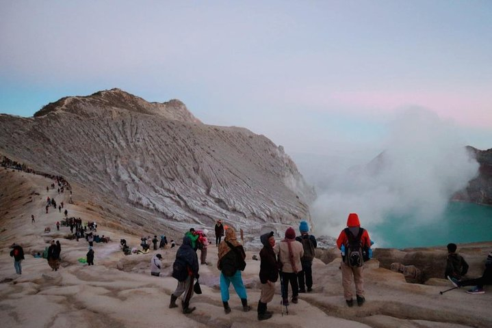 Blue Fire Ijen Crater Trekking From Bali Diskon 50% Harga Tiket Masuk