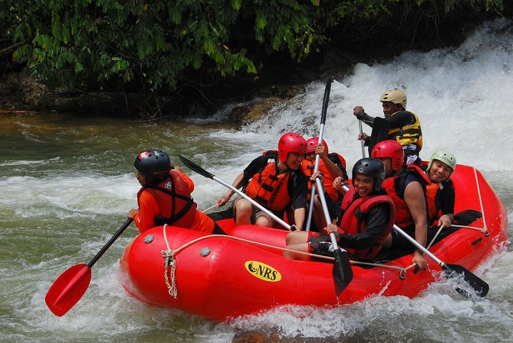 Whitewater Rafting Adventure at Ulu Slim (From KL) Harga Promo Terbaru 2023