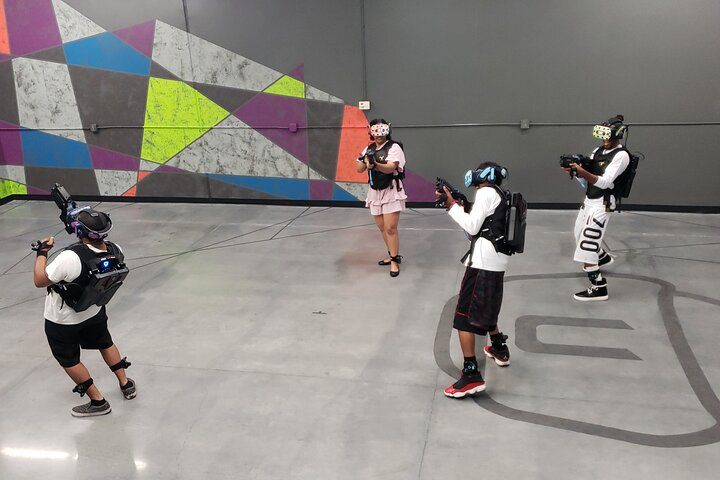 VR Zombie Survival Group Experience - Immerse Completely into Another ...