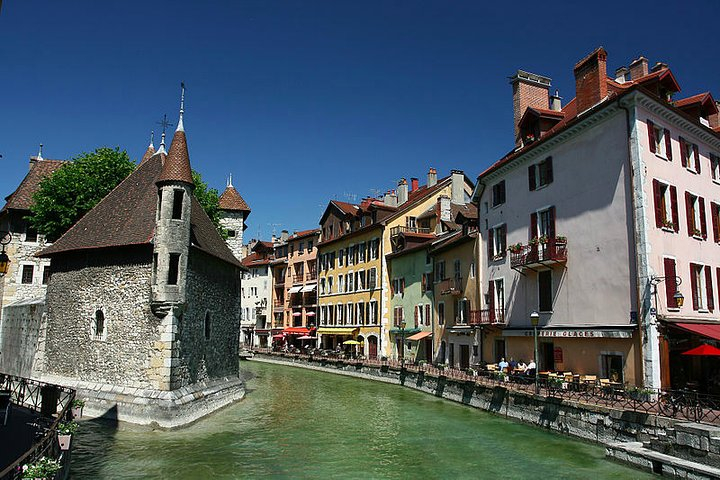 Private 2-hour Walking Tour of Annecy with official tour guide Harga ...
