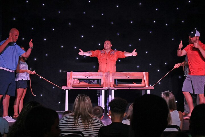 The MAXIMUM MAGIC Show Starring Noah & Heather Wells Harga Tiket Promo ...