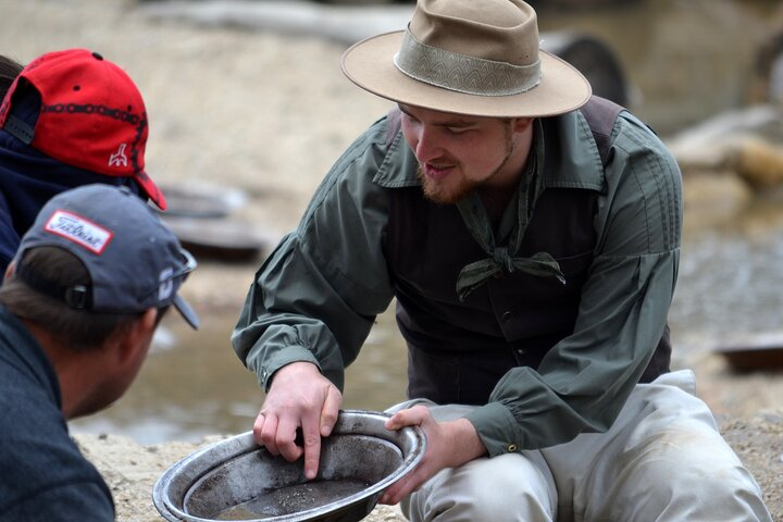 Gold Rush - Guided Hiking & Gold Panning Tour Diskon 50% Paket Tur