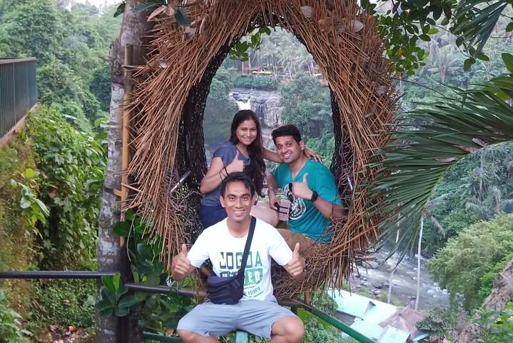 Private" Ubud village & Campuhan Ridge Walk "Day Tour Promo Up to 7%