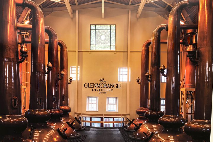 Dunrobin Castle and Glenmorangie Distillery 8 Seater Bus Tour from ...