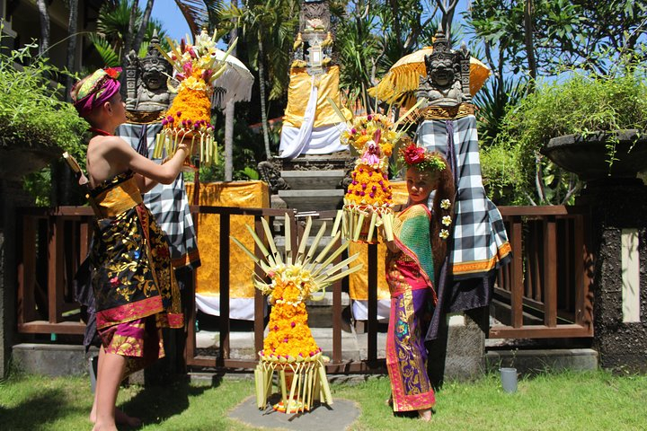 Be Balinese by Learning Making Gebogan (offering to God ) Harga Promo ...