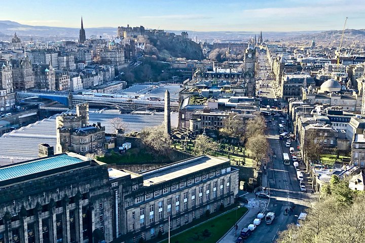 Essential Walking Tour of Edinburgh's New Town Harga Promo Terbaru 2023