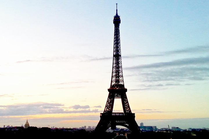 Eiffel Tower Priority Access Guided Tour with Summit Access Diskon 50% Harga Tiket Masuk