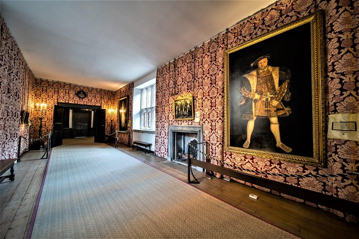 Full-Day Tudor Tour to Hampton Court Palace and Hever Castle from ...