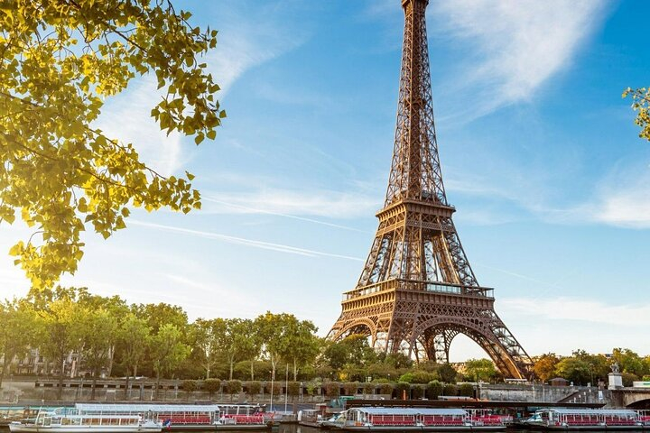 Eiffel Tower with private pick up from your hotel Harga Promo Terbaru 2023