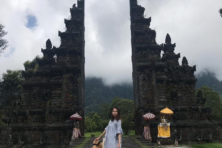 Magnificent Lakeside Temple & Handara Iconic Gate Cashback 10% Harga ...