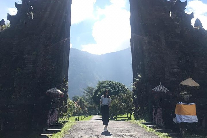 Magnificent Lakeside Temple & Handara Iconic Gate Cashback 10% Harga ...