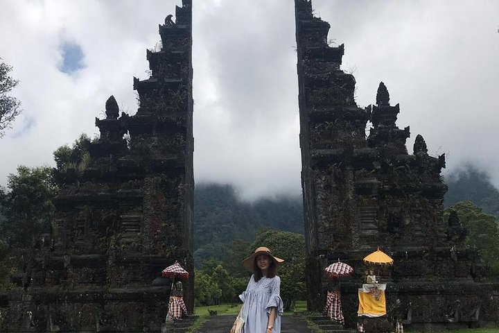 Magnificent Lakeside Temple & Handara Iconic Gate Cashback 10% Harga ...