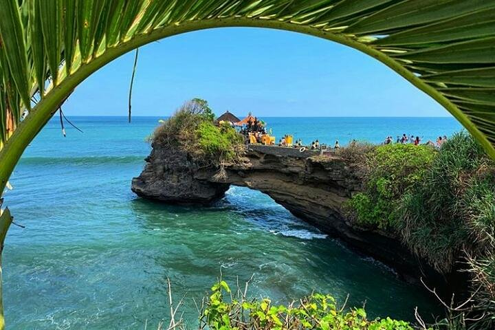 Private tour: tanah lot temple and uluwatu temple - insta spots - free ...