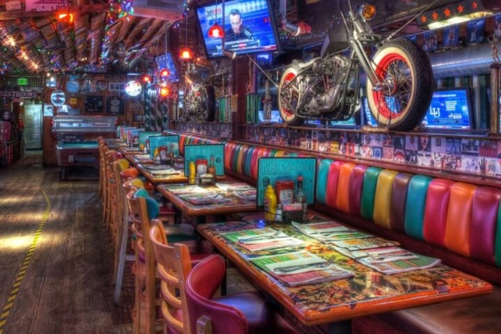 Santa Monica Bar & Club Crawl Harga Promo Terbaru 2023