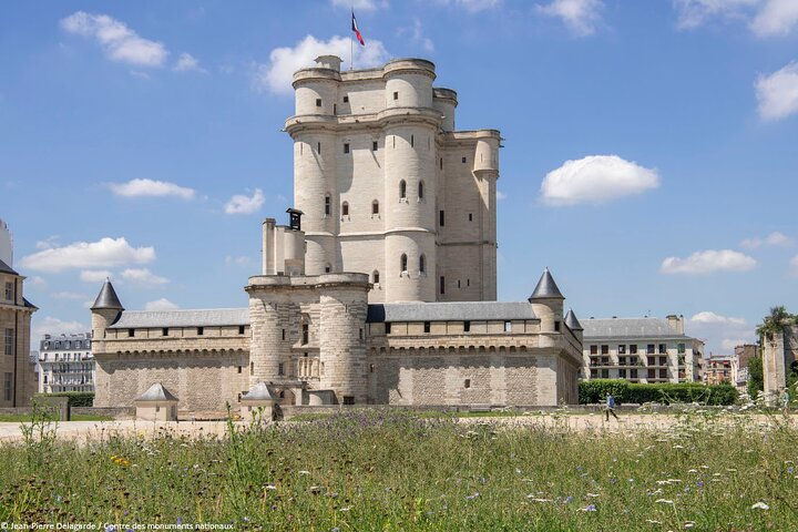 Middle Ages day-trip with 2 castles around Paris Harga Promo Terbaru