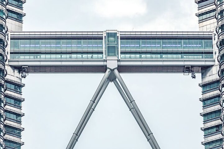 Tiket Petronas Twin Tower Skybridge Tour with Local Host and Dining Experience Harga Promo ...