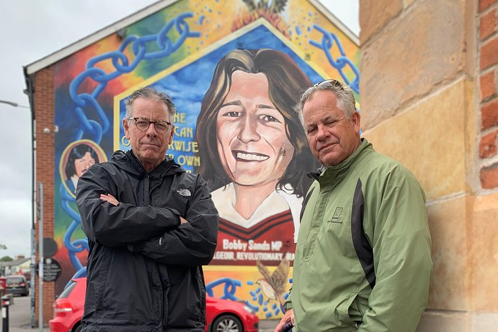 Belfast world famous black taxi and mural tour Diskon 50% Paket Tur
