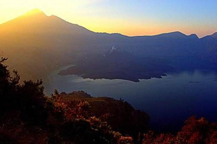 Tiket 2D-1N Hiking Rinjani To Rim Senaru - Dewa Trekking Harga Promo ...
