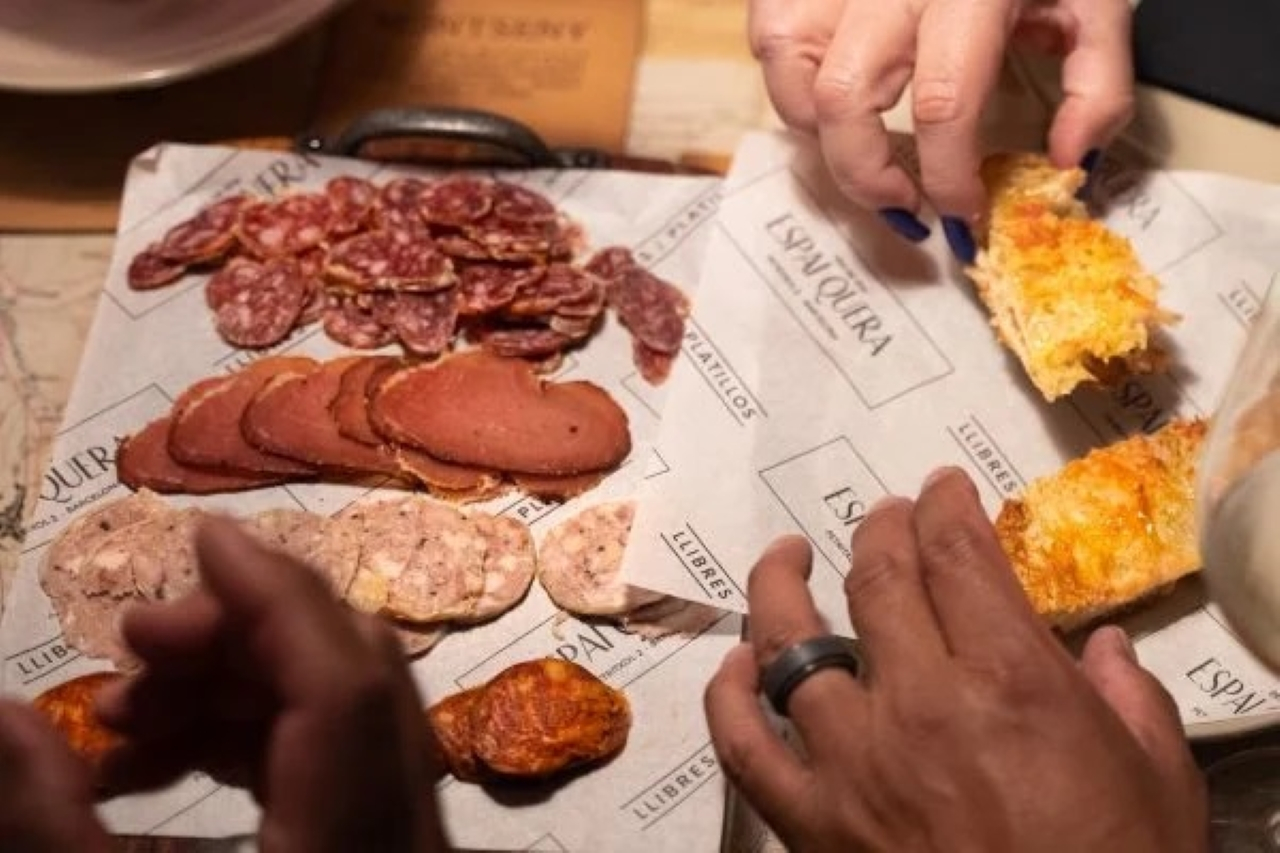 Tiket Barcelona Old Town Tapas Night Walking Tour Harga Promo - tiket.com