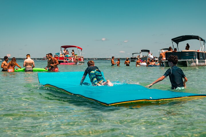 Tiket 25 Single Deck Pontoon Boat up to 12 People Harga Promo - tiket.com