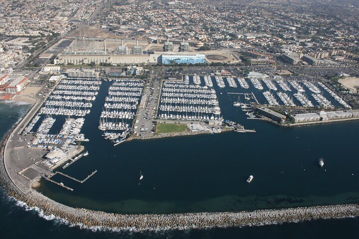 Hyper Helicopter Surfing "West Coast" Taking Off from Beach City Harga ...