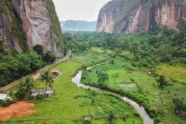 4 Day Padang to Bukittinggi: Malin Kundang Beach, Harau Valley, Sianok ...