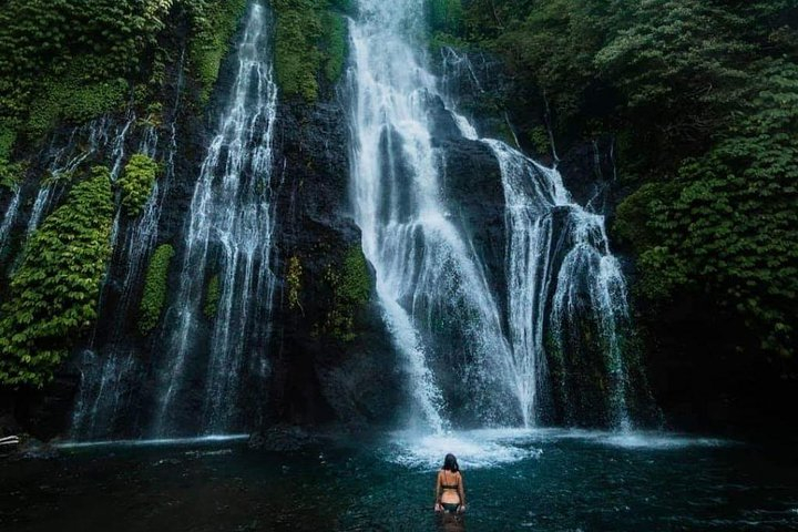 The Handara Gate, Beratan Lake Temple with Banyumala Waterfall Harga ...