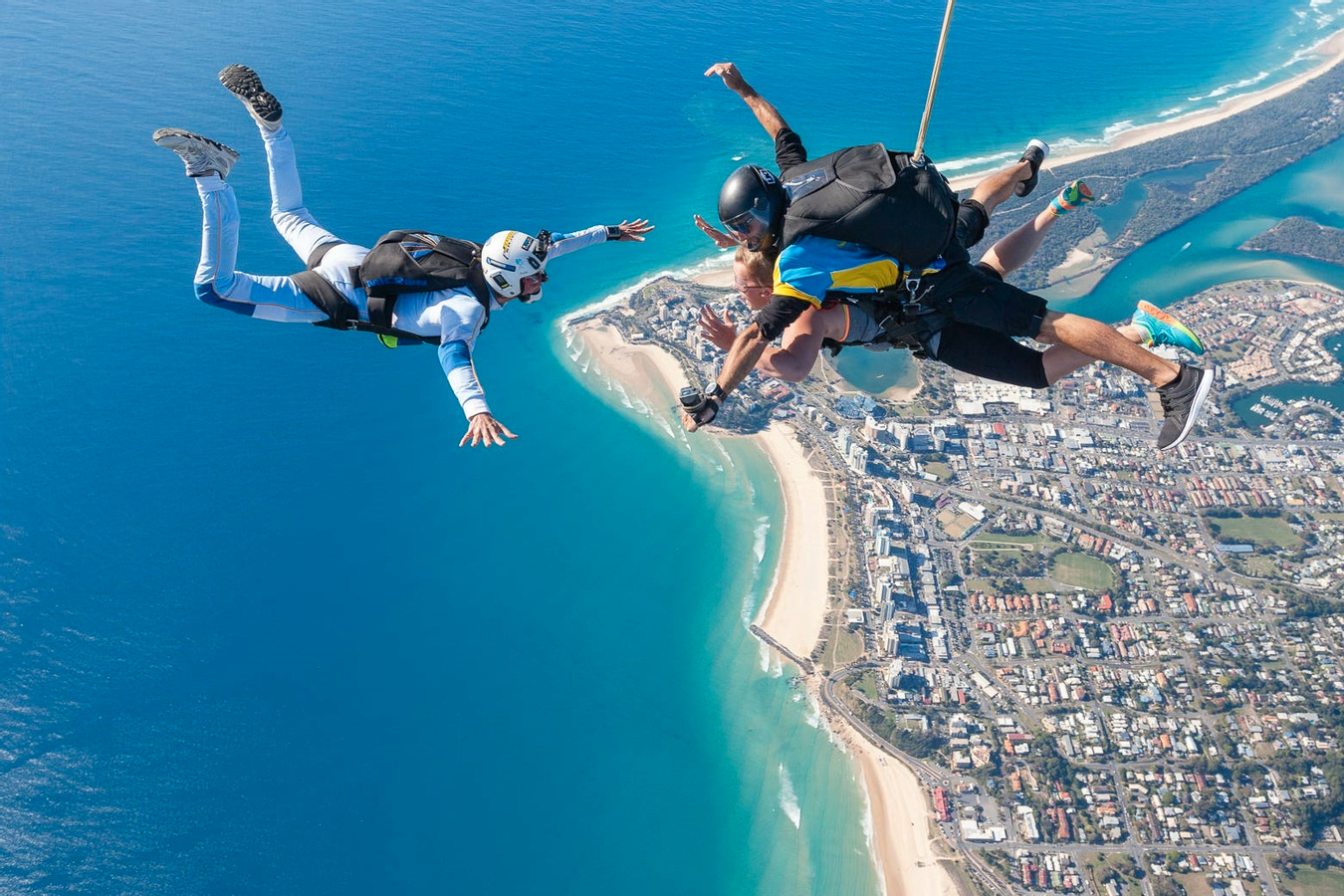 Tiket Beach Landing Tandem Skydive Experience in Gold Coast Harga Promo ...
