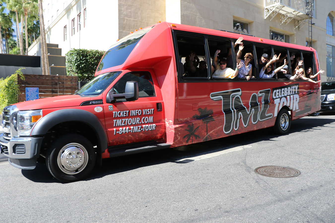 Los Angeles TMZ Celebrity Bus Tour Diskon 50% Harga Tiket Masuk