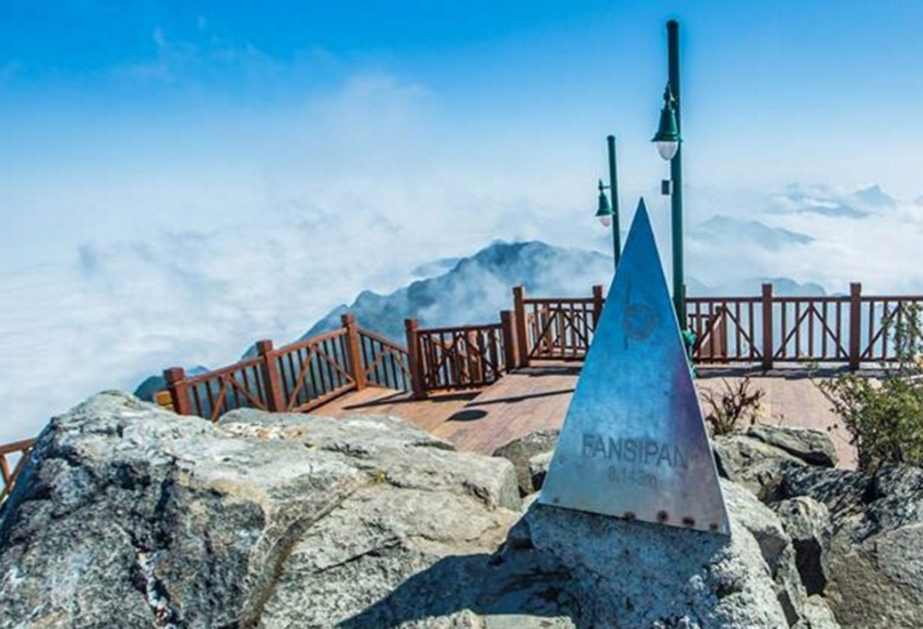 2D1N Sapa Cat Cat Village Tour and Trekking with Fansipan Legend Cable Car Ride Diskon 50% Harga ...