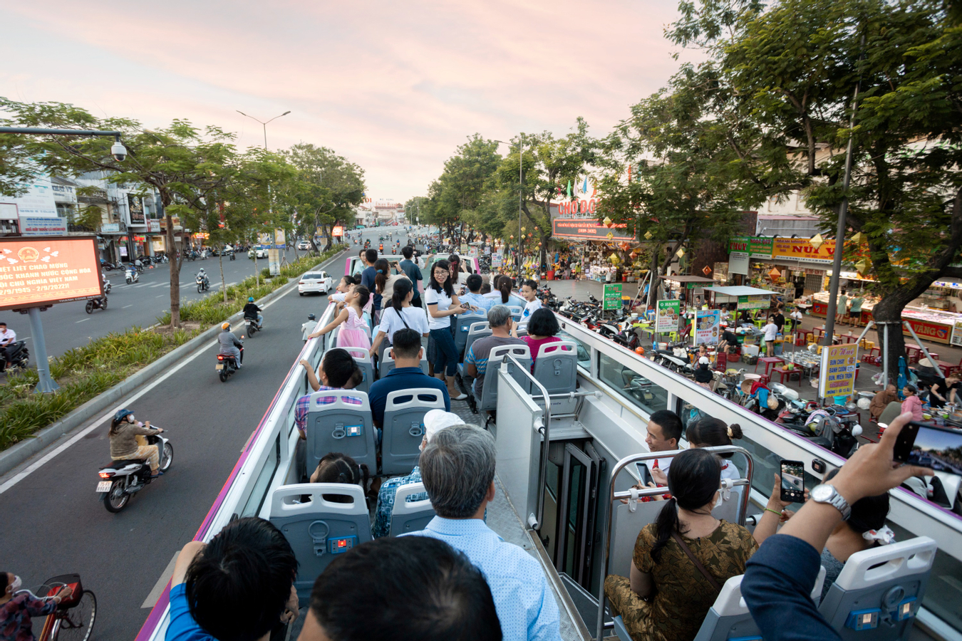 Tiket Hue Sightseeing Double-Decker Bus Ticket by City Sightseeing ...