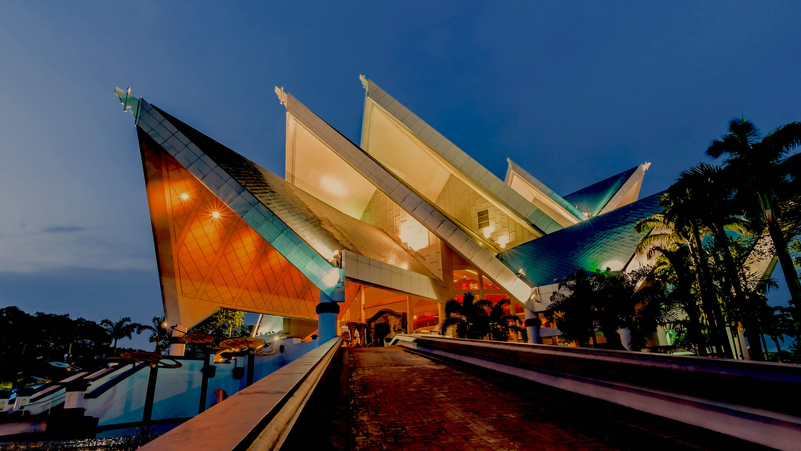 KL City of Lights Tour with Hop-on Hop-off Bus 50% Off Entry Ticket Price