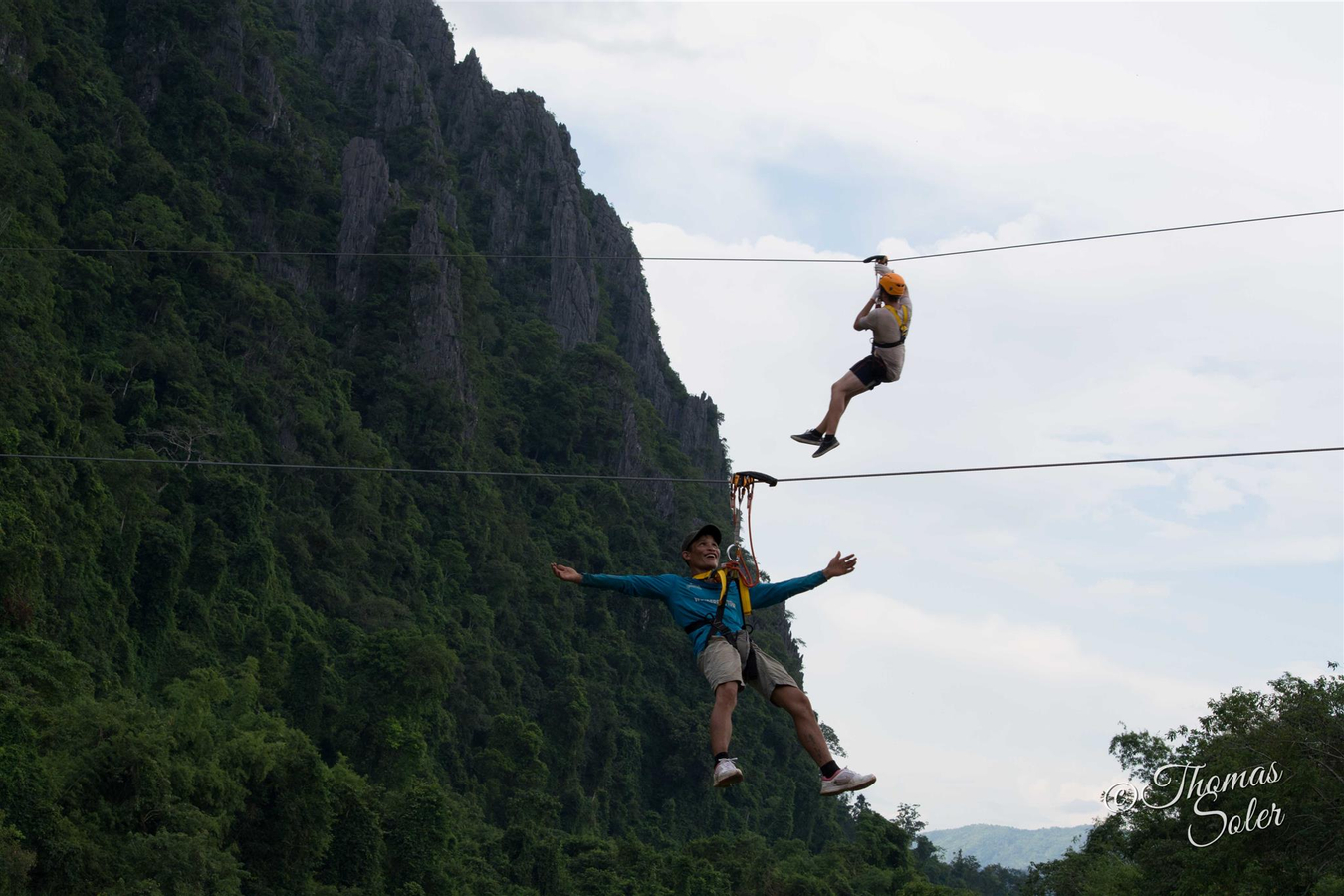 Vang Vieng Kayaking and Zipline Adventure Diskon 50% Paket Tur