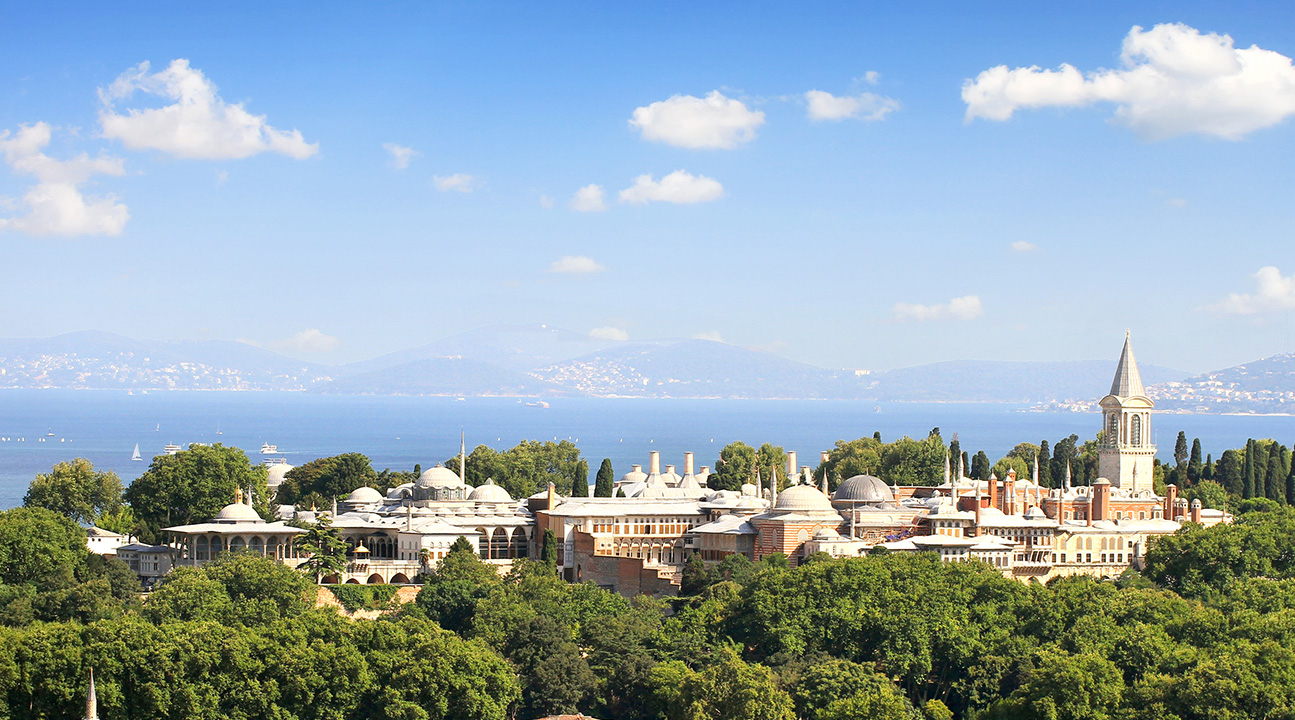 Topkapi Palace Highlights Tour with Audio Guide App Diskon 50% Paket Tur