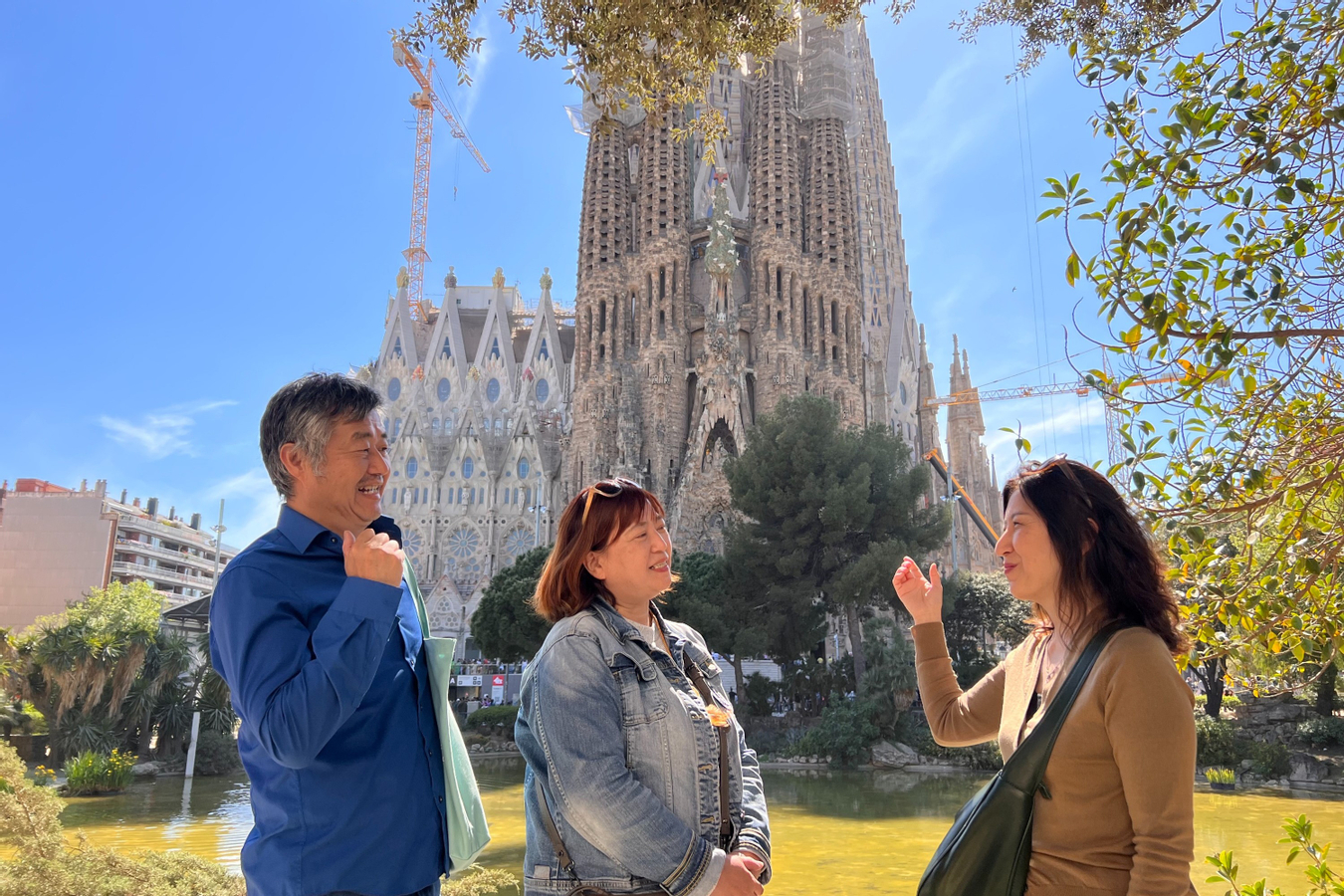 Park Guell and Sagrada Familia Half Day Tour Diskon 50% Paket Tur