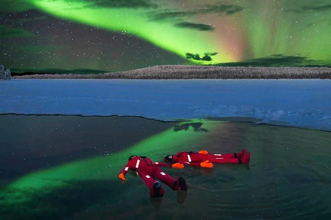 Ice Floating with Aurora Borealis Tour from Rovaniemi Diskon 50% Paket Tur