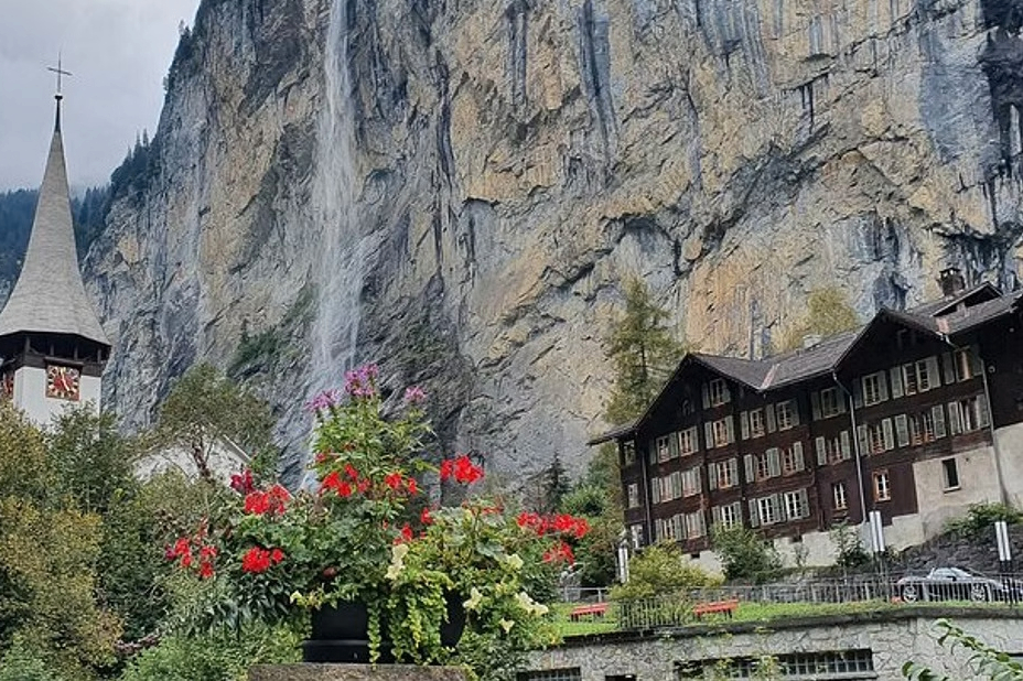 Interlaken Lauterbrunnen Valley and Murren Alpine Village Tour Diskon ...
