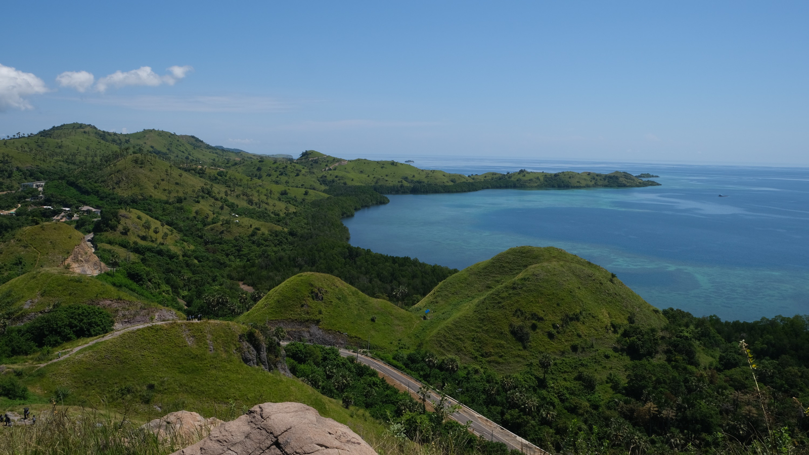 Tiket Labuan Bajo Half-Day Batu Cermin & Bukit Sylvia Tour Harga Promo ...