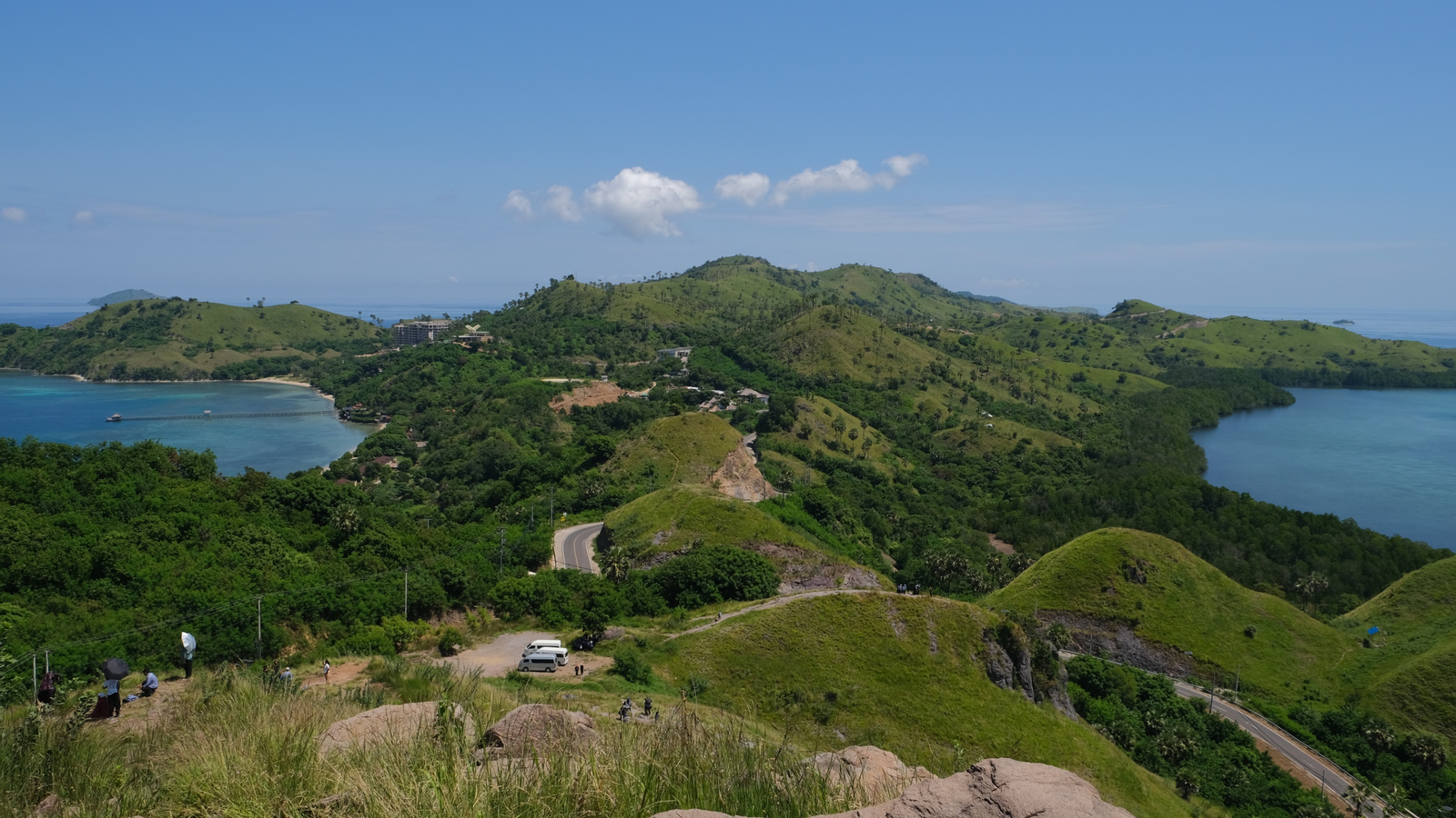 Tiket Labuan Bajo Half-Day Batu Cermin & Bukit Sylvia Tour Harga Promo ...