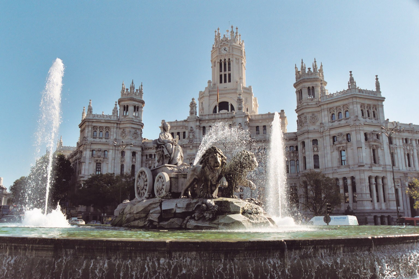 Tiket Madrid Highlights Tour with Santiago Bernabeu Stadium Visit Harga ...