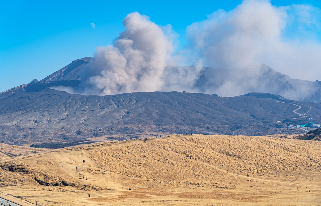 Kumamoto Castle, Aso Volcano, Kusasenri, Aso Shrine, Kurokawa Onsen Day Tour (Depart from ...