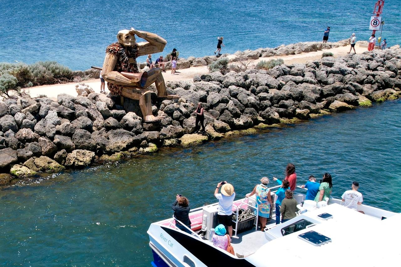 Giant & Dolphin Sightseeing Cruise Tour Diskon 50% Harga Tiket Masuk