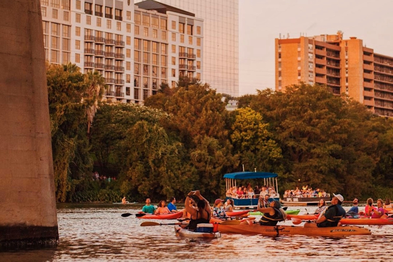 Sunset Bat Watching Kayak Tour in Austin Diskon 50% Paket Tur