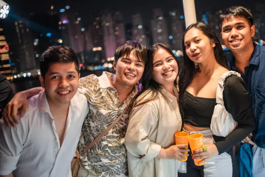 Get Ticket 4 hours Dubai Marina Yacht Party with unlimited drinks & BBQ ...