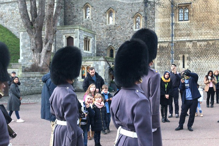 Windsor Castle & Hampton Court Palace: A Royal Saga Diskon 50% Paket Tur